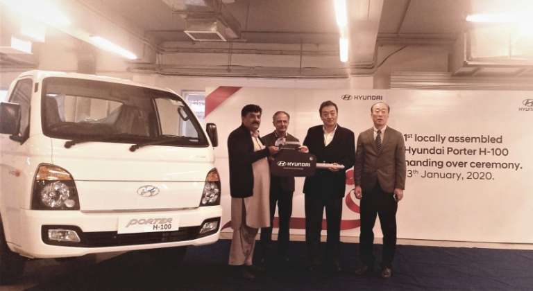 Hyundai delivers its locally assembled Porter H-100 Pickup to customer ...