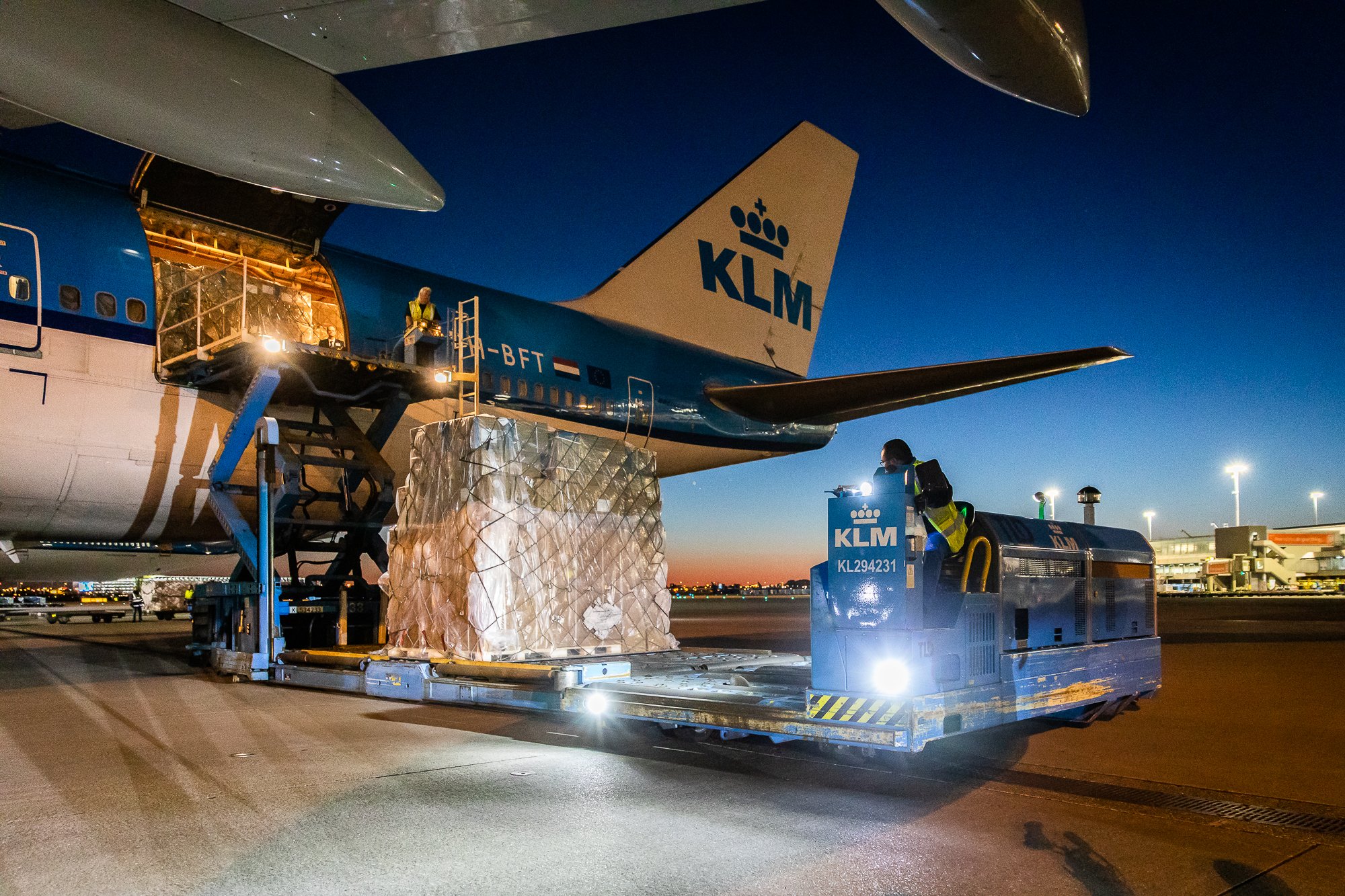 KLM Boeing 747 with medical supplies from Shanghai landed at Schiphol ...