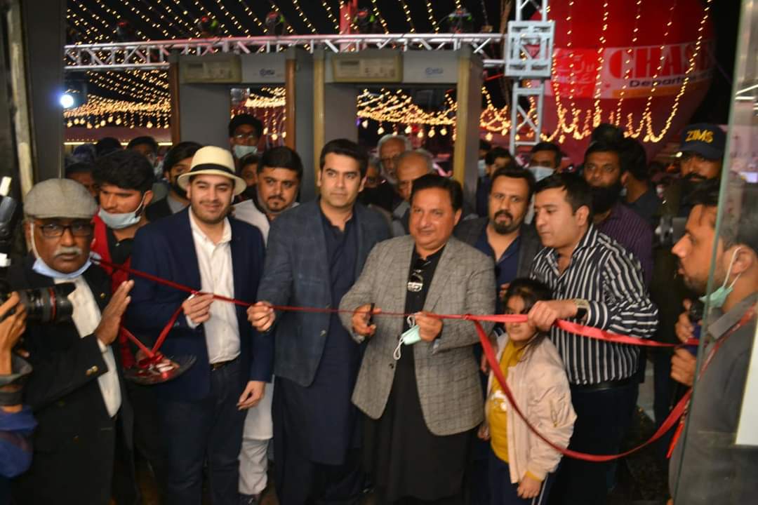 Chase Department Store opens its largest outlet at Abdullah Mall ...