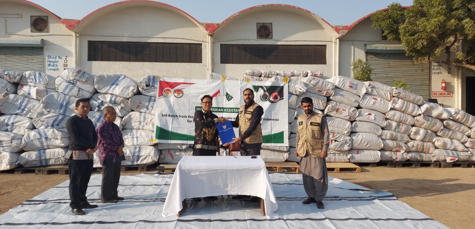 Indonesia sent Additional Logistics for Flood Relief in Pakistan - Biz ...