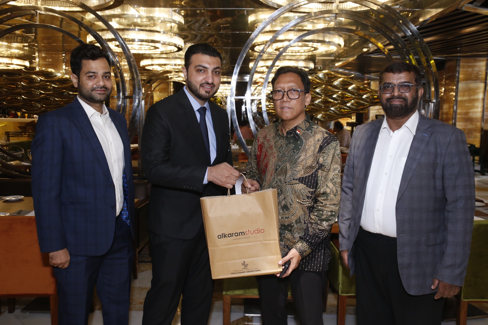 Renowned businessman Muhammad Ali meets Indonesian Delegation Headed by ...