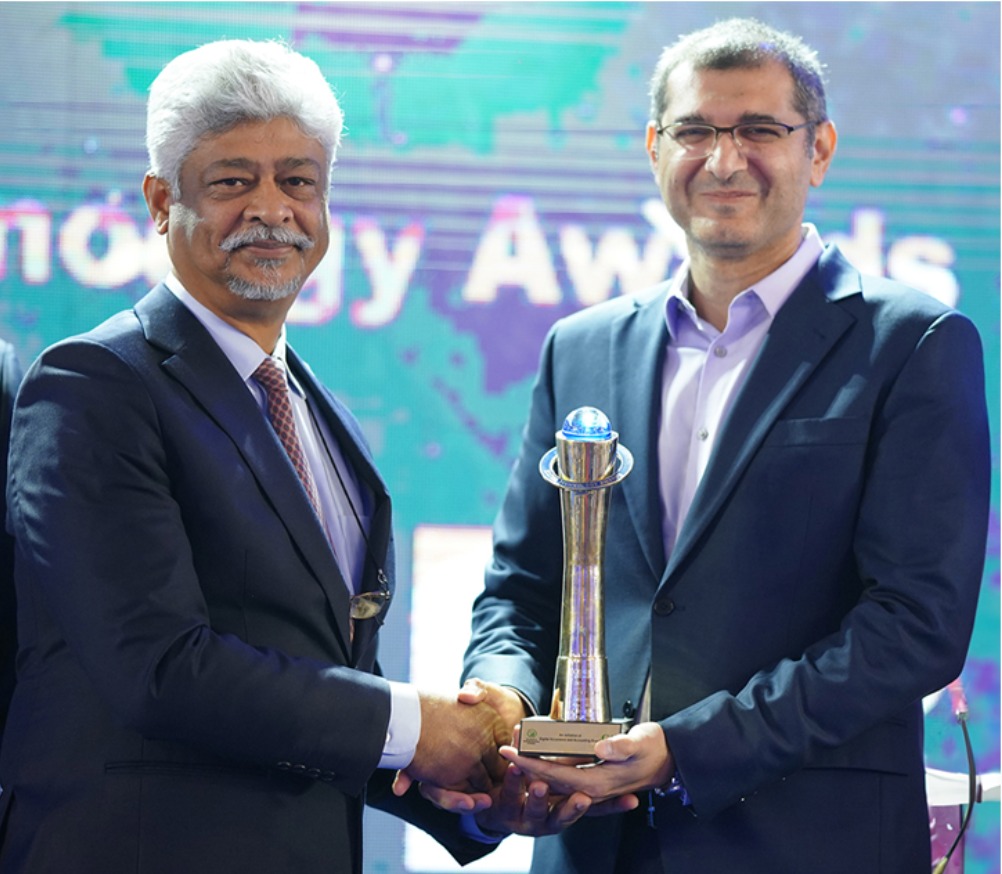 Meezan Bank wins first prize at ICAP's Digital Technology Award - Biz Today