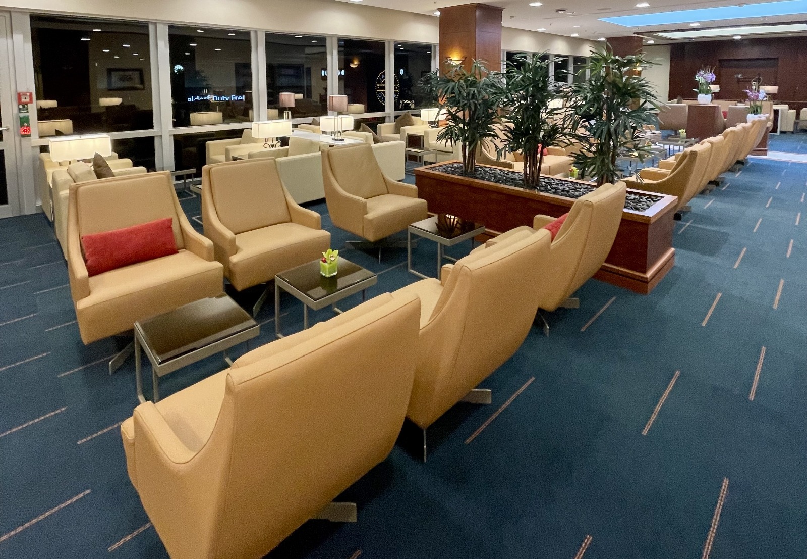 Emirates Lounge at Düsseldorf Airport reopens after refurbishment - Biz ...