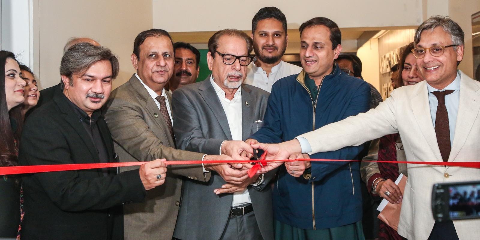 Arts Council organizes an exhibition of famous artist Ali Azmat's ...