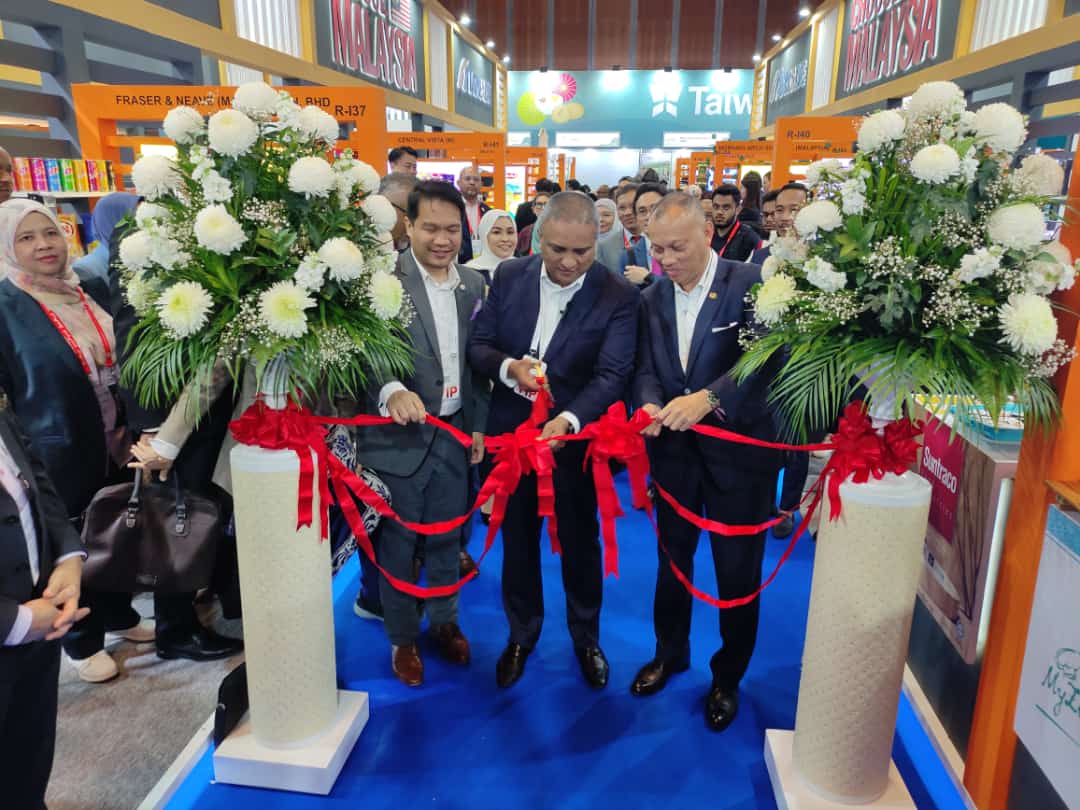 MATRADE Chairman inaugurates the Malaysian Pavilion at Gulfood 2024 in ...