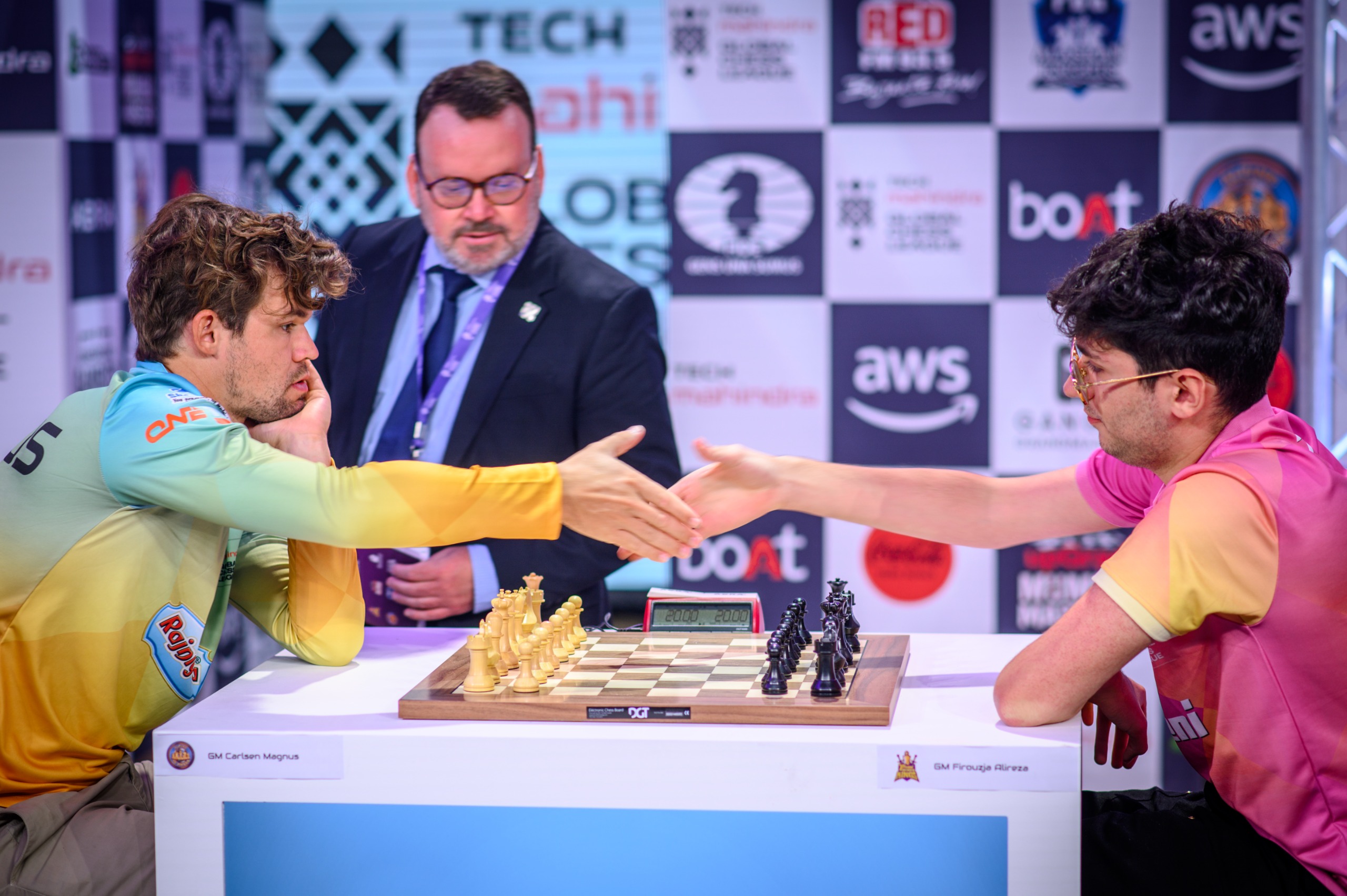 Magnus Carlsen beaten by clock; the Norwegian loses winning position to ...