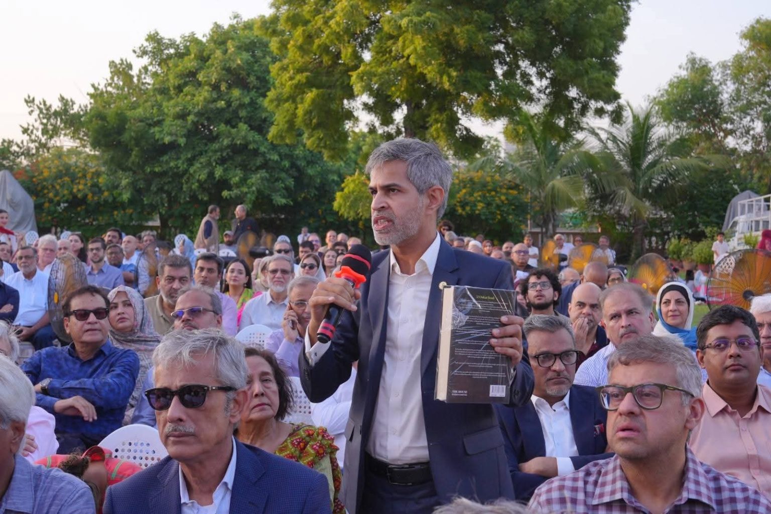 Shabbar Zaidi’s Autobiography “32 Onkar Road” Launched at Mohatta ...