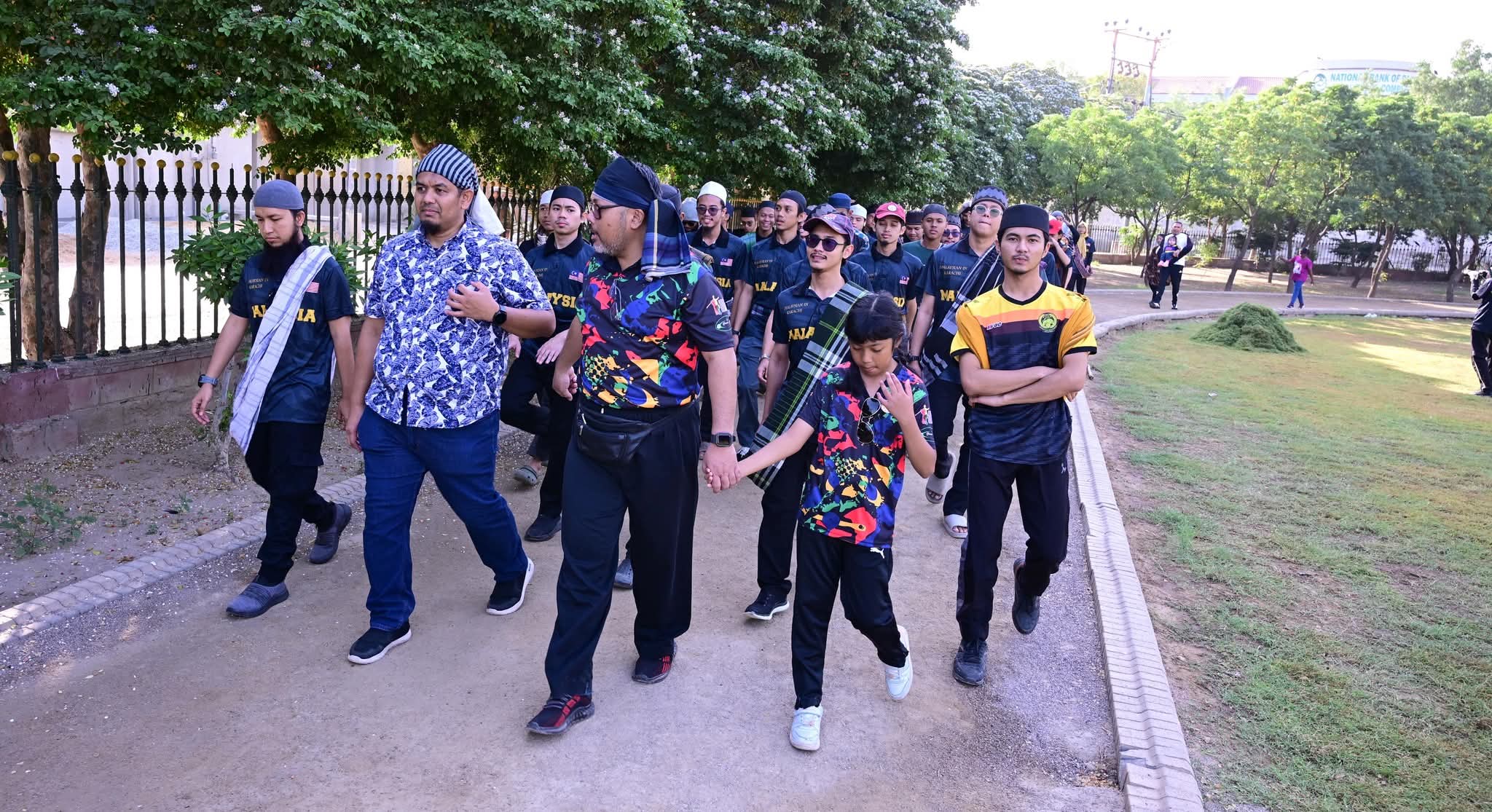 Colorful “Sarong Walk” Highlights Malaysia’s National Sports Day in ...